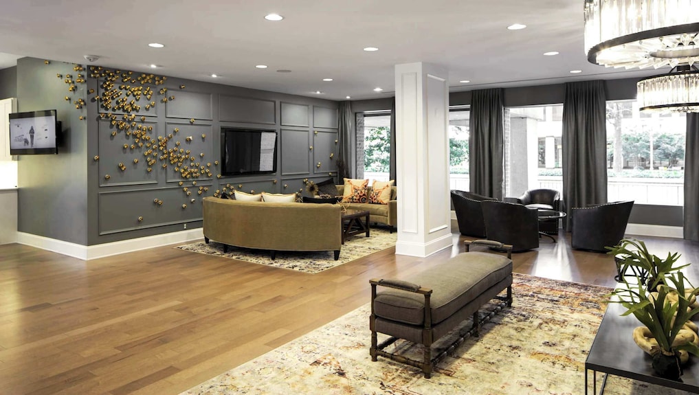 Stylish Crystal City Apt | Enjoy Gym Amenities - Arlington, VA