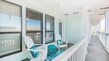 Condo, 1 cama Queen e sofá-cama (Southwind I-9) | Terraço/pátio