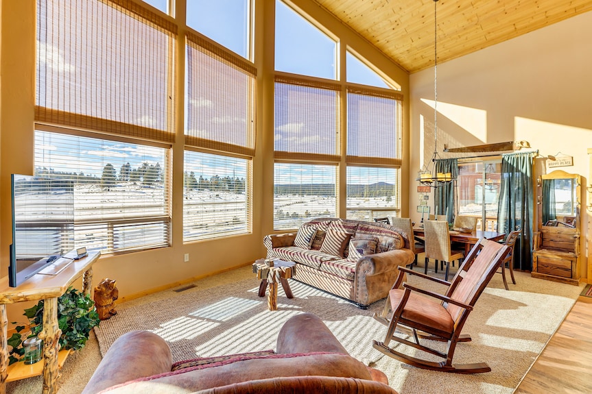 Cozy Duck Creek Village Cabin W/ Hot Tub & Views! - Utah