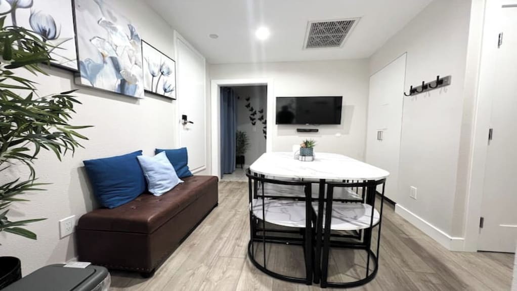 New! 2-bedroom Fontana Guest House Close To Kaiser Permanente - Rancho Cucamonga, CA