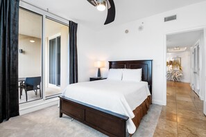 Apartamento em Condomínio Fechado, várias camas (Indigo West 903) | Ferro/tábua de engomar, Wi-fi
