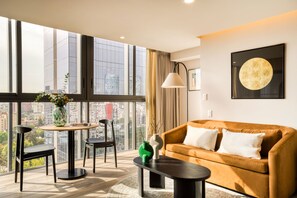 Estúdio Premium | Sala de estar | Smart TV de 70 polegadas com canais digitais 