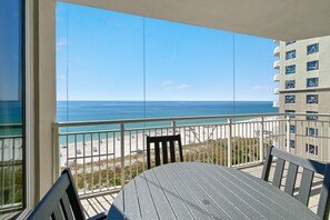 Apartamento em Condomínio Fechado, várias camas (Indigo East 906) | Refeições ao ar livre