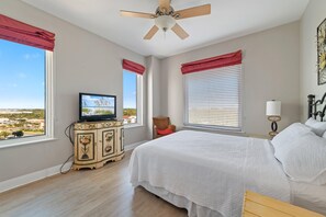 Apartamento em Condomínio Fechado, várias camas (Indigo East 906) | Ferro/tábua de engomar, Wi-fi