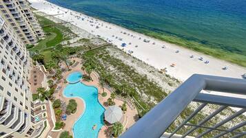 Apartamento em Condomínio Fechado, várias camas (Indigo West 1601) | Terrenos do alojamento