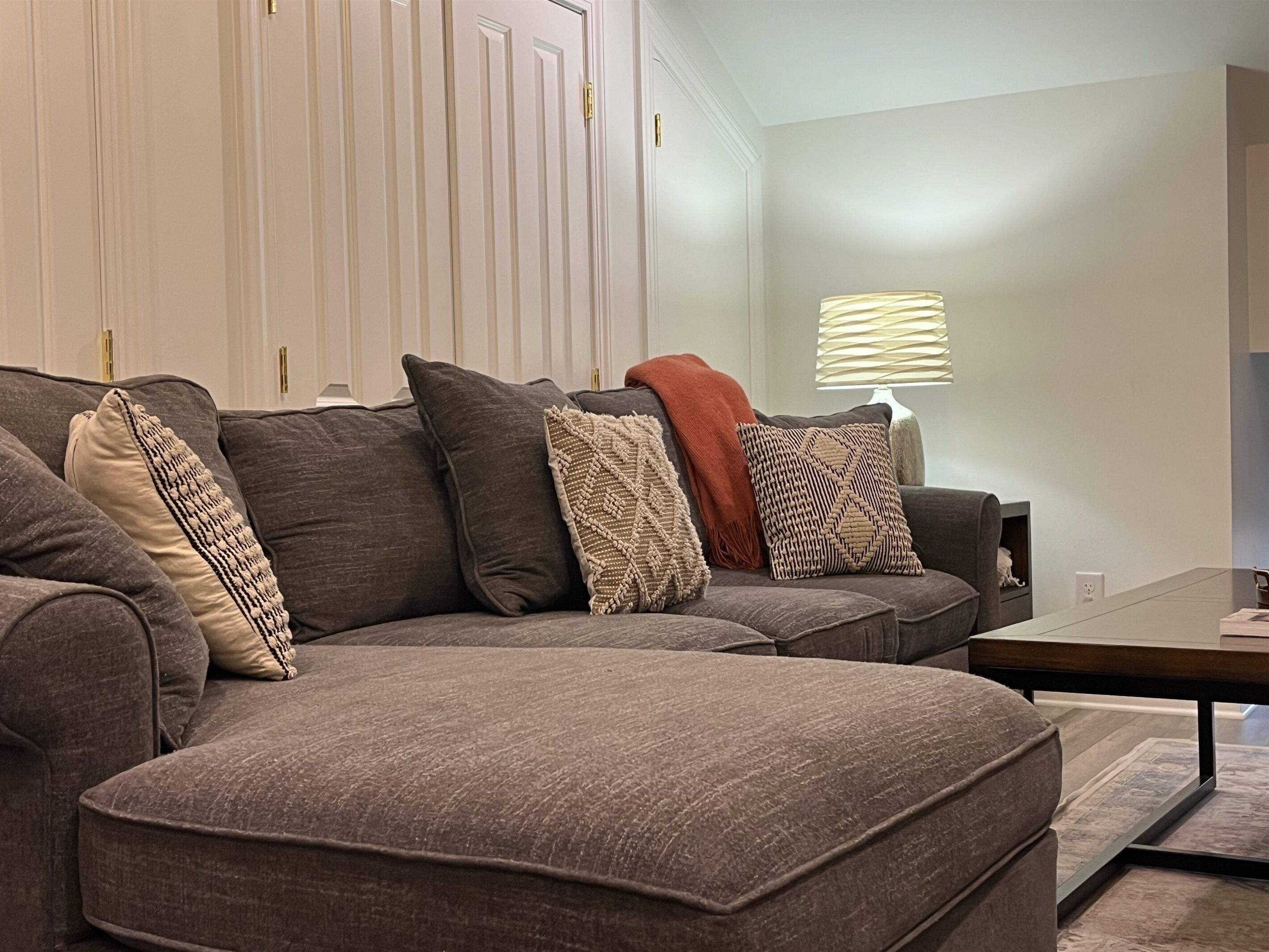 The Top Of The Stairs: Chic Loft On 3rd Ave - コロンバス, OH