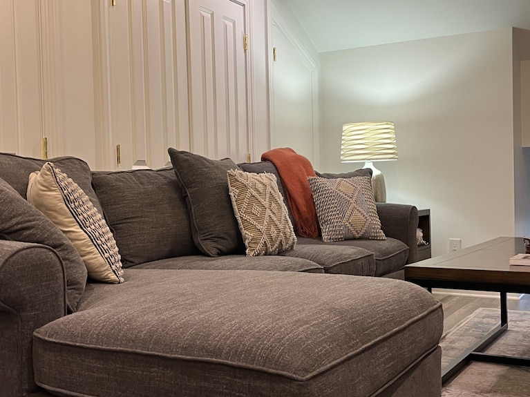 The Top Of The Stairs: Chic Loft On 3rd Ave - コロンバス, OH