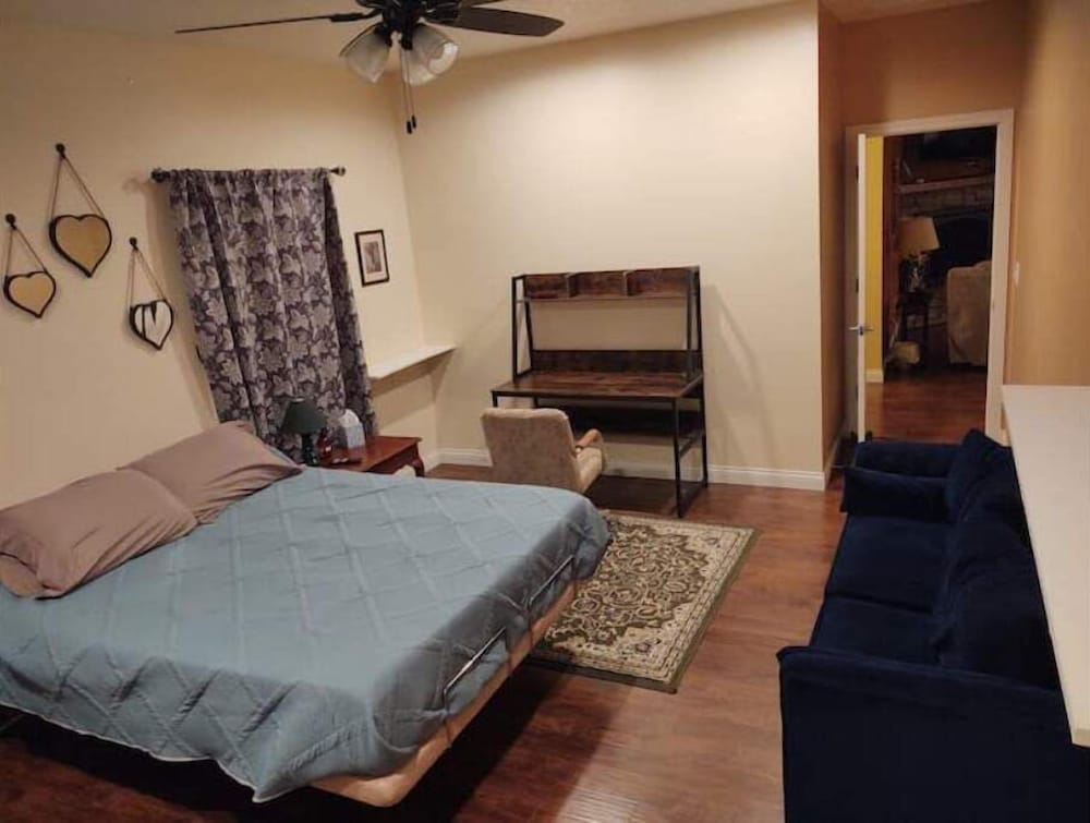 Gotl Quiet Family Cottage: Ctrl Hvac, Kitchen, Spa Shower, Jetted Bath,14 Guests - Geneva-on-the-Lake, OH