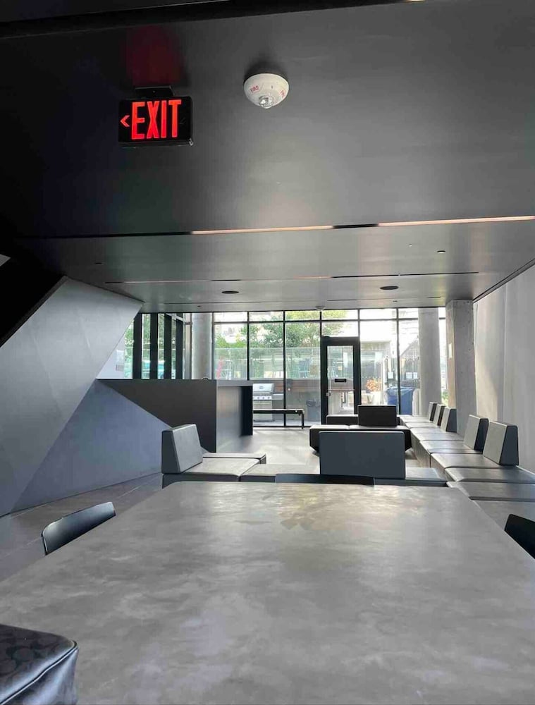 Modern 1-bed Condo Downtown. Steps From Distillery District, Remote Work Ready - Toronto