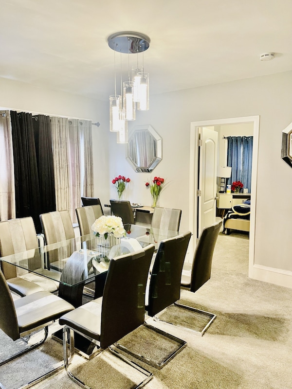 Newly Renovated 2 Floor Getaway - Ludlow, MA