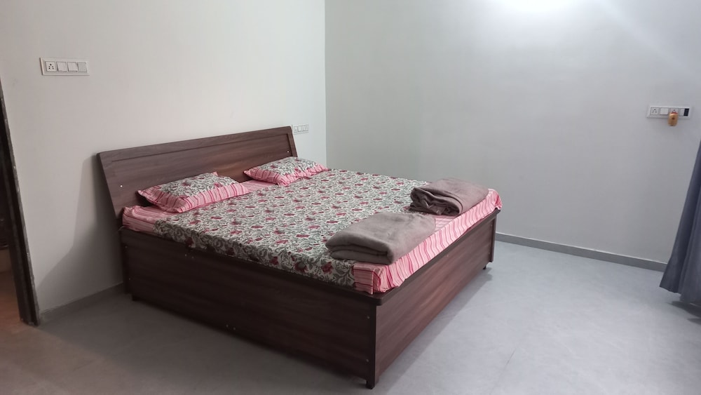 Budget Friendly Room In Duplex Bungalow For Stay In Junagadh. - Junagadh