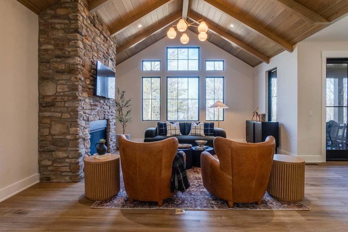 Among The Oaks: Luxury 4 Bed Home, Game Room - Dundee, NY