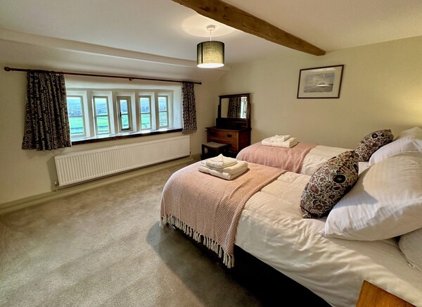 Moorlands Farm Holidays - Skipton Castle