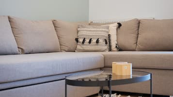 Apartamento conforto | Área de estar | Smart TV 43 polegadas com canais a cabo, Netflix, serviços de streaming
