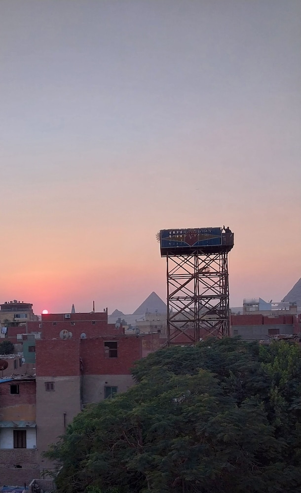 Eagles Pyramids View - Foriigners Only - Égypte