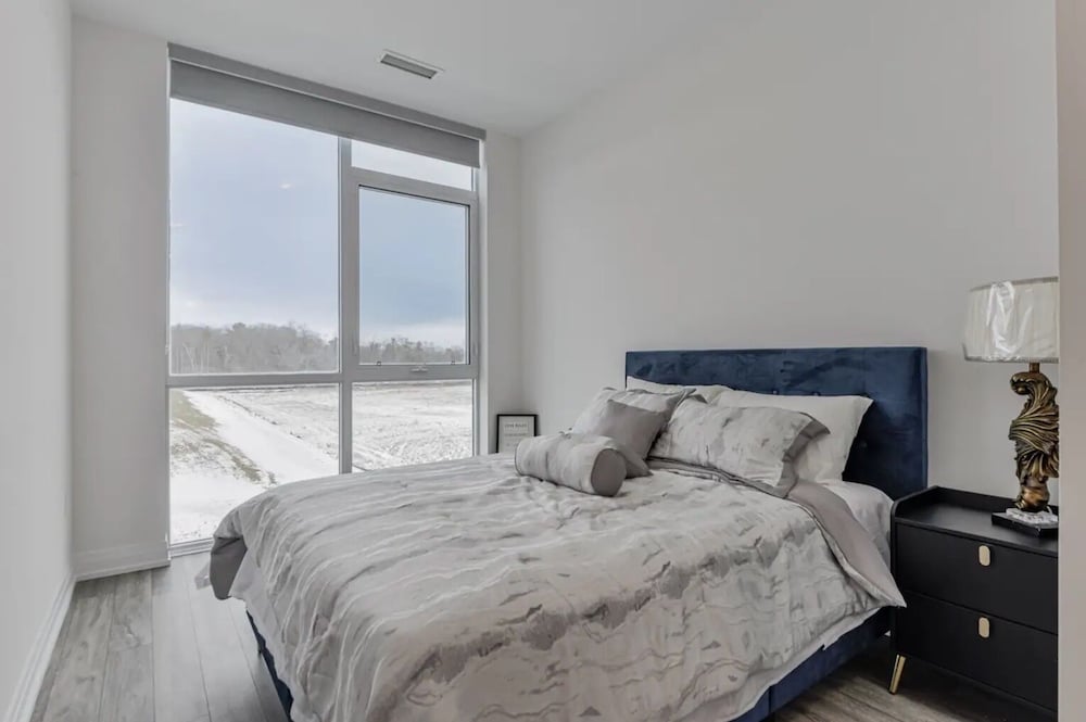 This Condominium Is A 2 Bedroom(s), 2 Bathrooms, Located In Innisfil, On. - Innisfil