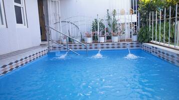 12 piscinas exteriores