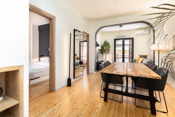 Apartamento Cidade | Sala de estar | Smart TV de 40 polegadas com canais por cabo 