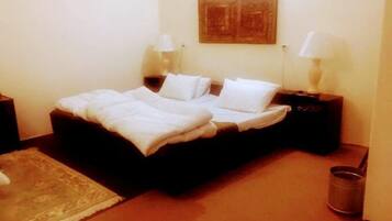 Quarto casal luxo | Quartos à prova de som, ferros/tábuas de passar roupa, Wi-Fi de cortesia