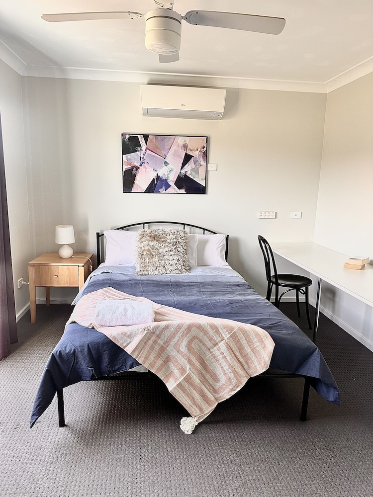 Newcasle 6 Bedrooms Home - Waratah