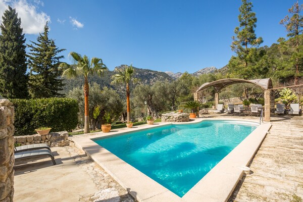 Finca Es Castell - Selva, Islas Baleares, Spain