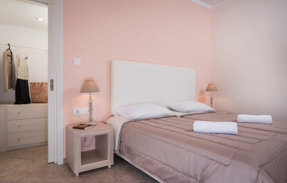 Mear Family Escape - Summer Cretan Getaway - Paleochora