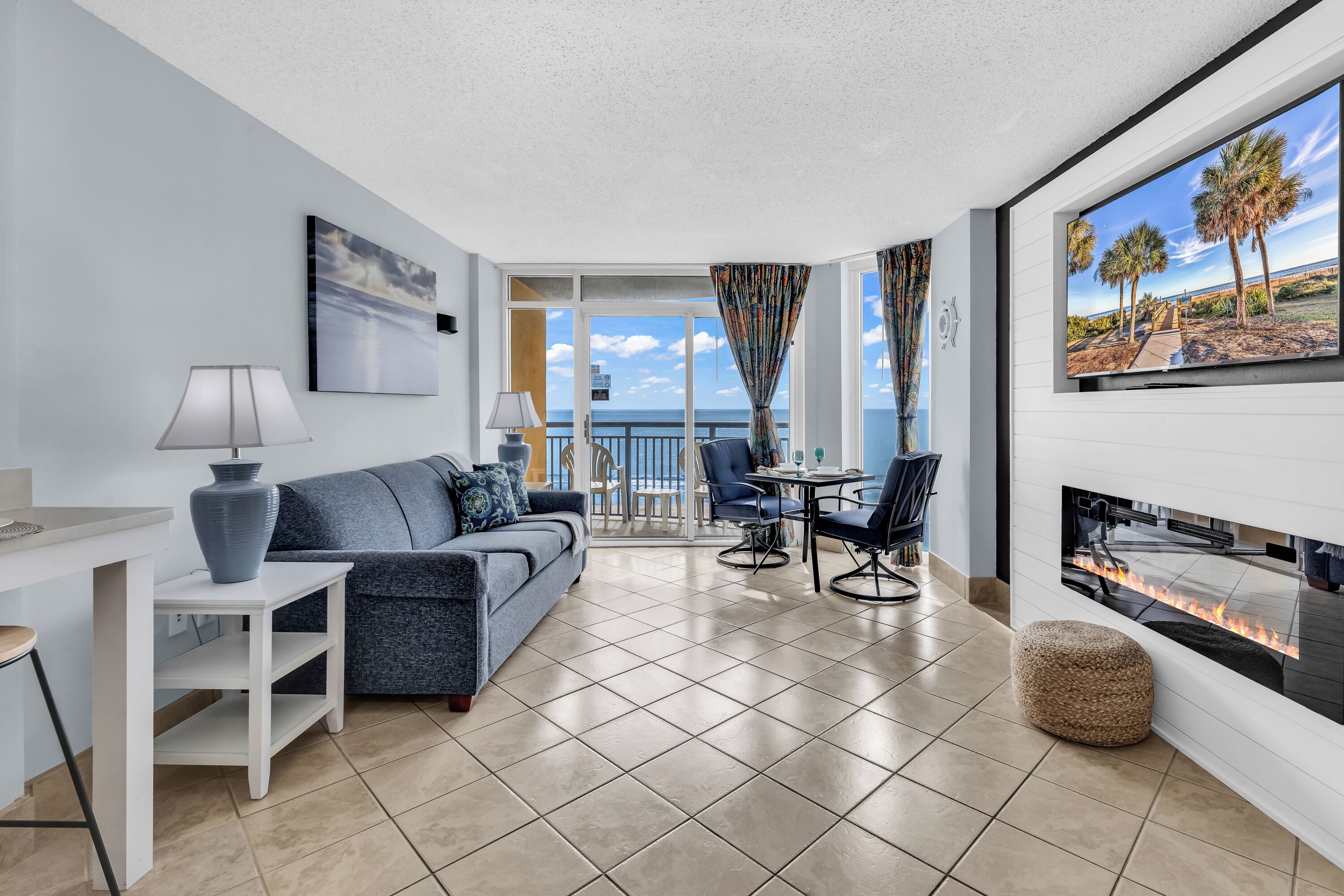 Condo romântico, 1 cama King e sofá-cama, sacada, vista para o oceano | Sala de estar