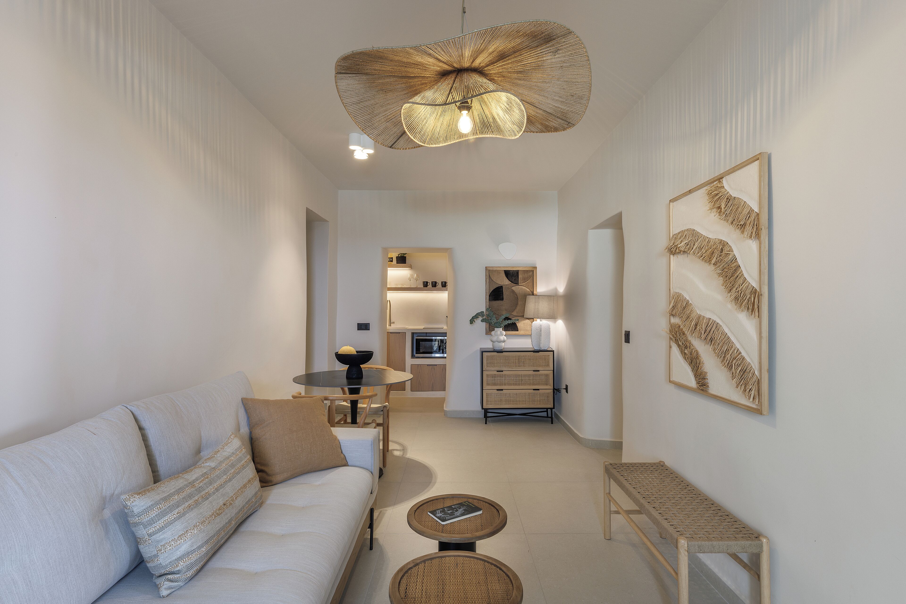 Deluxe Apartment, 2 Bedrooms, Heated Private Pool, Ocean View | Sala de estar | TV de ecrã plano 