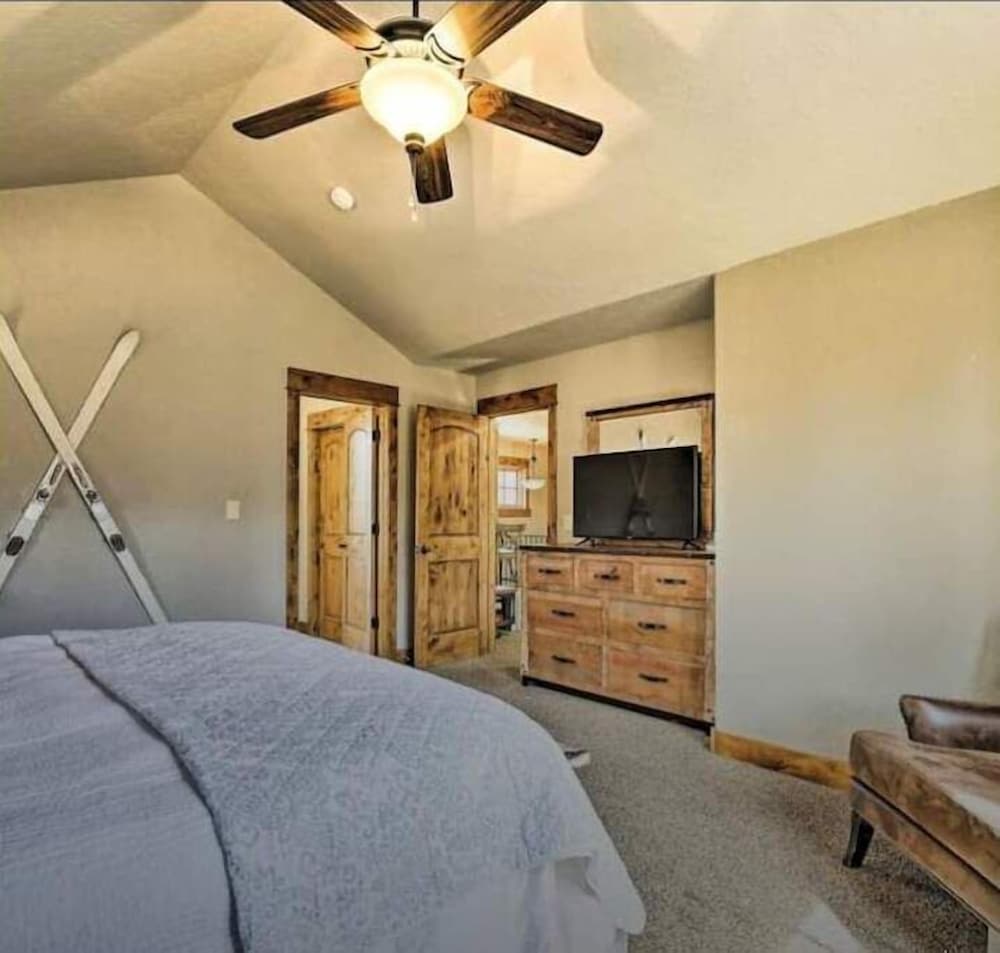 Beautiful Red Feather Lake House In Exclusive Fox Acres Gated Community! - Red Feather Lakes, CO