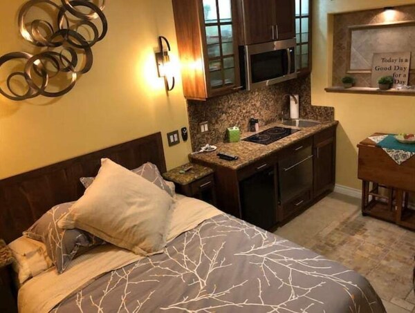 Cozy Apartment Fast Wi Fi Washer\/dryer Kitchen, Pool & Spa!\n - Victorville, CA