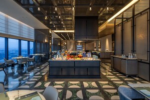 Café da manhã com buffet todos os dias (CNY 228 por pessoa) 