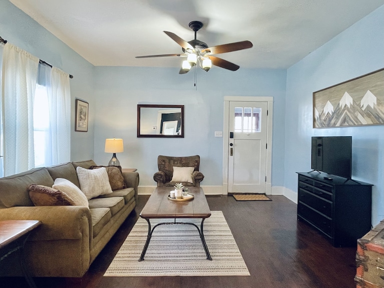 Charming & Cozy Craftsman: Ac/heat + Pets Free! - Colorado