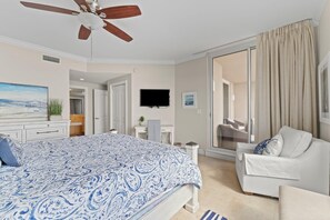 Apartamento em Condomínio Fechado, várias camas (Indigo East 605) | Ferro/tábua de engomar, Wi-fi