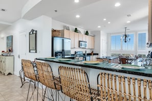 Apartamento em Condomínio Fechado, várias camas (La Playa 801) | Cozinha privada | Um forno, uma torradeira, Rolo de cozinha 