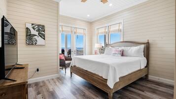 Casa, várias camas (Whispering Palms Beach House) | 4 quartos, ferro/tábua de engomar, Wi-fi