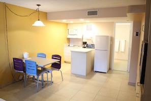 Economy Studio | Refeições no quarto