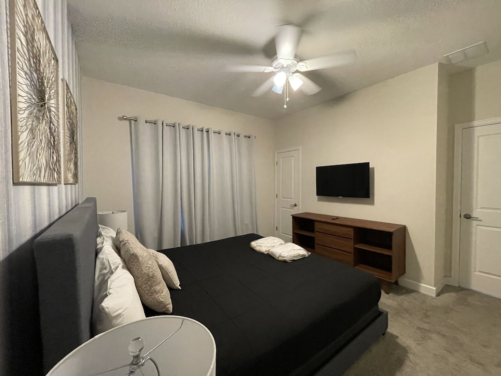 4BR Townhouse Private Pool BBQ Near Disney - Four Corners | Vrbo