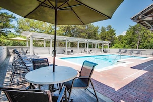 Casa, várias camas (Magnolia Cottage) | Piscina | Piscina exterior, uma piscina aquecida 