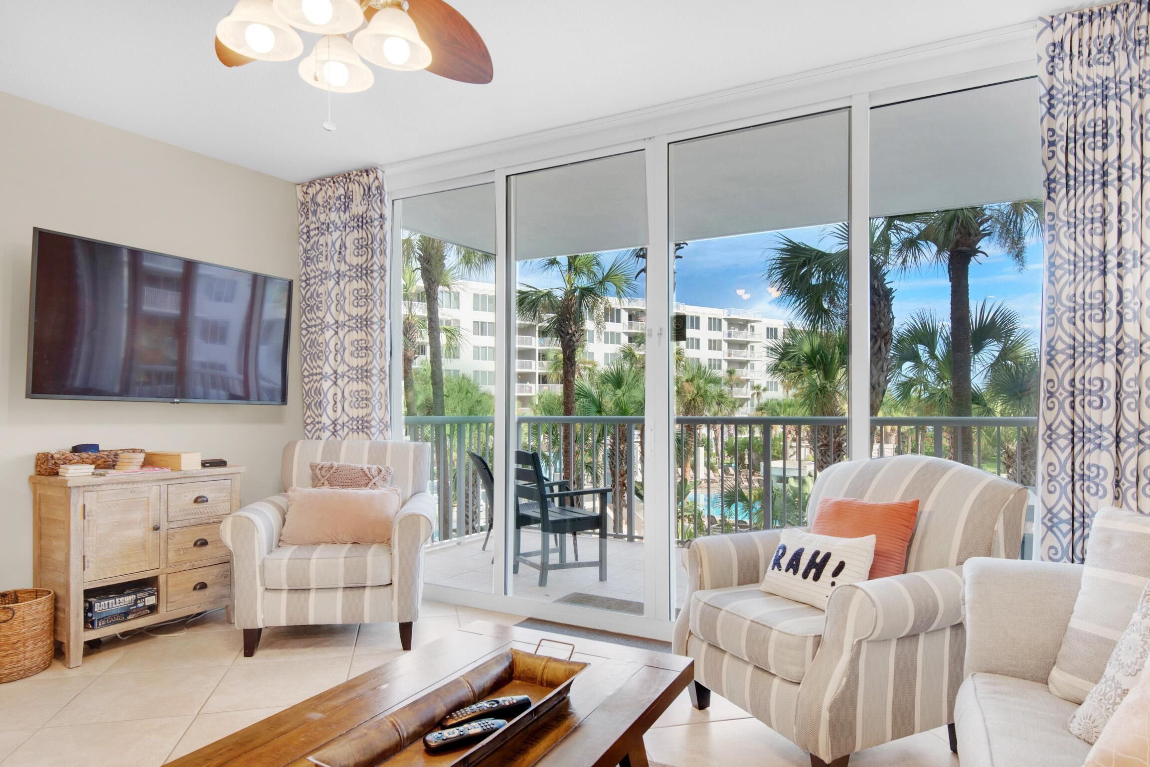 Apartamento em Condomínio Fechado (Destin West Bayside Sandpiper #305- L) | Sala de estar | Televisor 