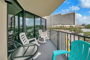 Condo, 1 cama Queen e sofá-cama (Sunbird 401E) | Área da propriedade