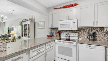 Casa de Férias, várias camas (Portside K5) | Cozinha privada | Um forno, uma torradeira