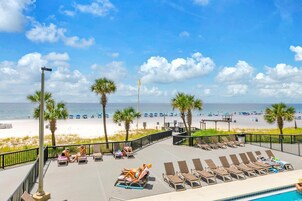 Condo, 1 cama Queen e sofá-cama (Sunbird 211E) | Praia | Na praia 