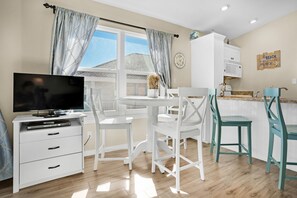 Apartamento em Condomínio Fechado, várias camas (Gulfview II 311) | Restaurantes