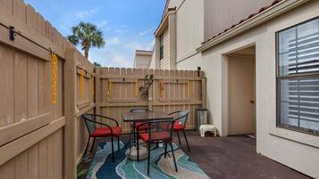 Casa de Férias, várias camas (Horizon South 51B) | Refeições ao ar livre