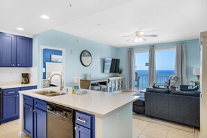 Apartamento em Condomínio Fechado, várias camas (Sterling Reef 603) | Interior