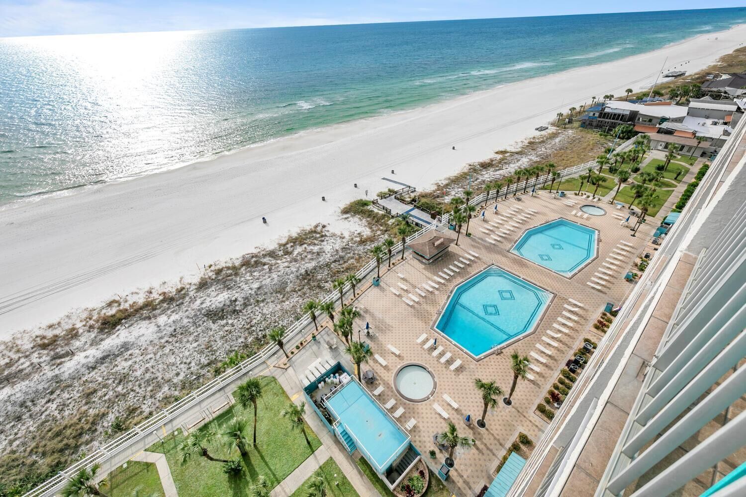 Apartamento em Condomínio Fechado, 1 cama king-size e sofá-cama (The Summit 1426) | Piscina | Piscina exterior, uma piscina aquecida 