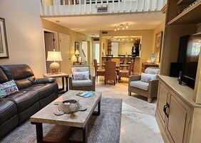 Casa geminada, várias camas (Fairways 309) | Área de estar | TV