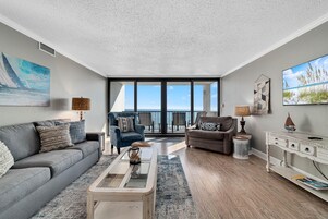 Condo, várias camas (The Breakers 61) | Área de estar | TV