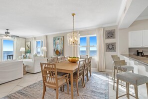 Apartamento em Condomínio Fechado, várias camas (Windemere 908 Pool Side Cabana A Incl) | Restaurantes