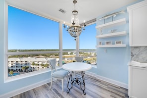 Apartamento em Condomínio Fechado, várias camas (La Playa 701) | Interior